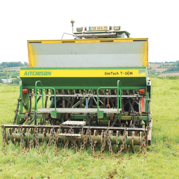 Le sursemis de prairie en pratique | Journal Paysan Breton