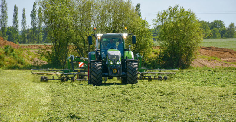 Le matériel de fenaison en démonstration | Journal Paysan Breton