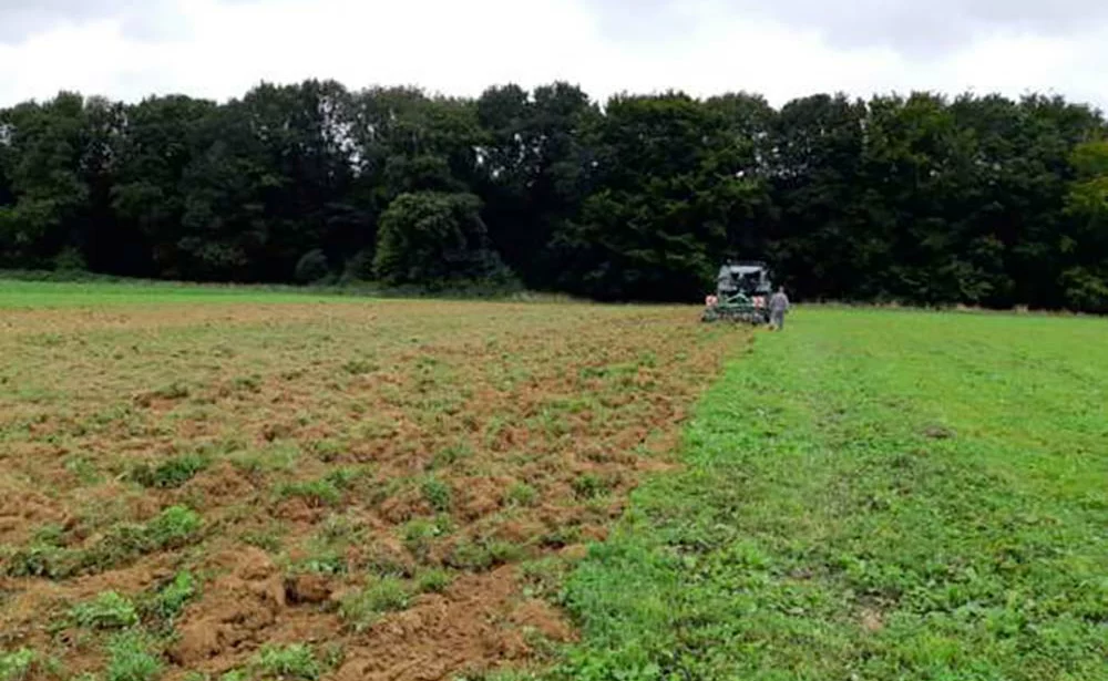 Ökorona, un outil polyvalent pour la destruction des prairies | Journal ...