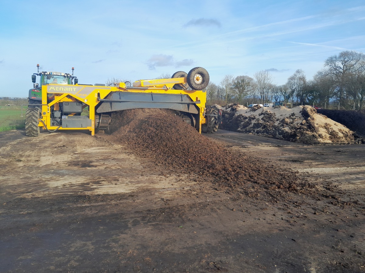4 tournées par an pour le retourneur d’andain de la Cuma | Journal ...